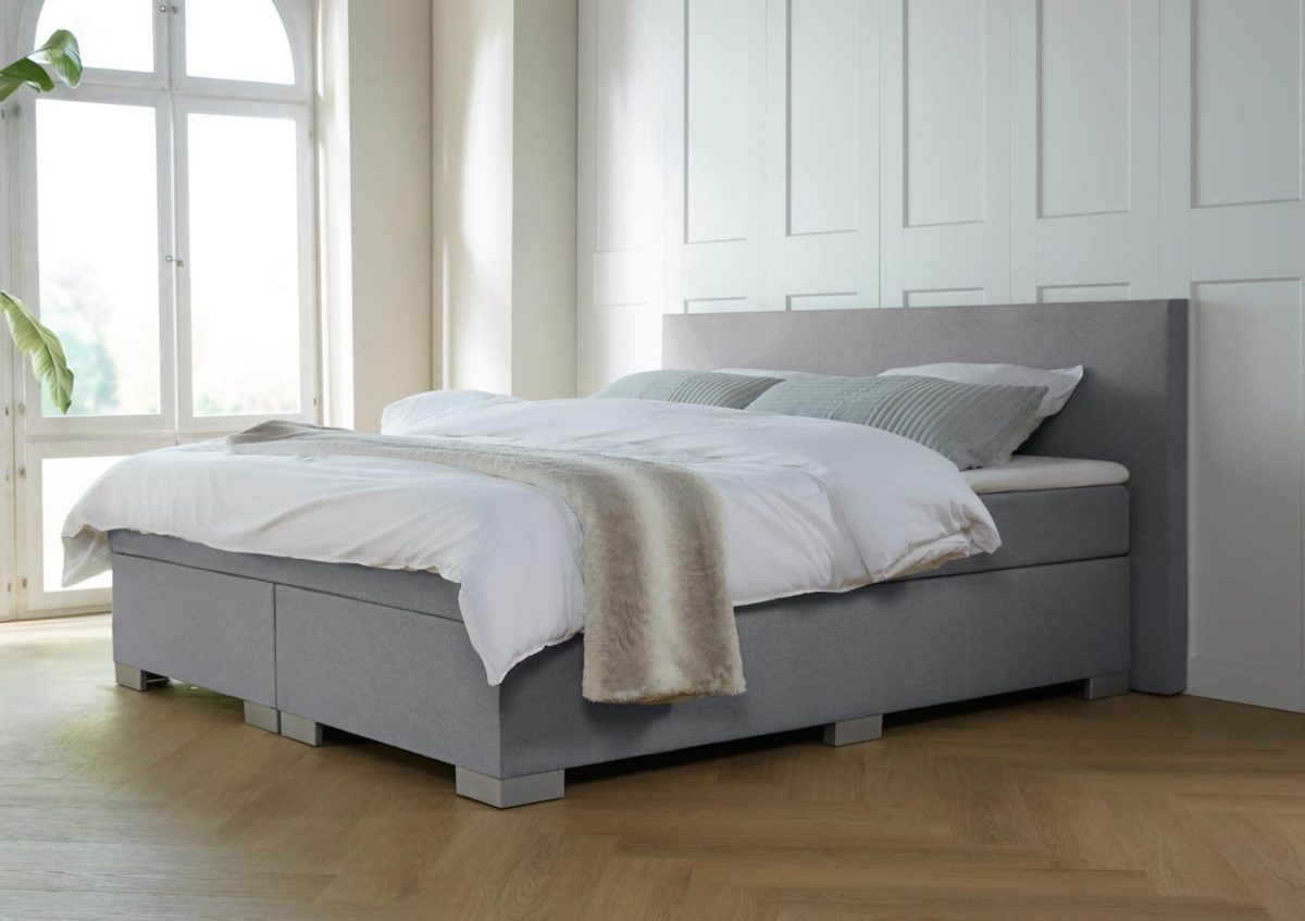 Boxspring Nantes met één matras en extra breed hoofdbord!